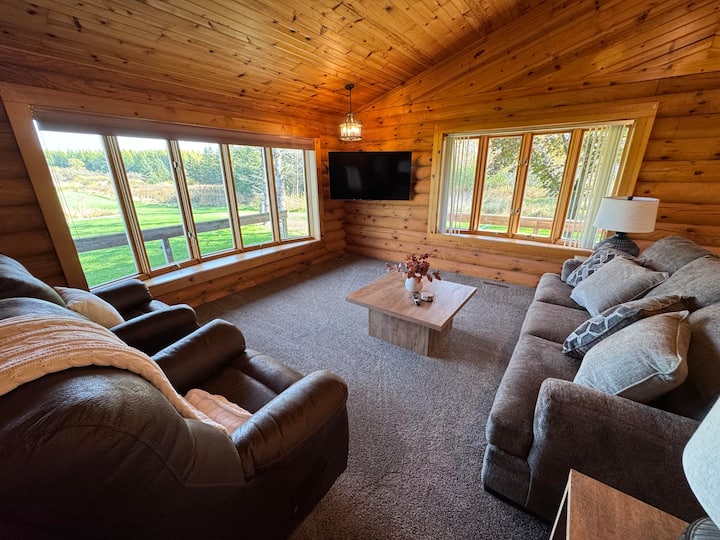 Quiet Country Home - Minutes From Marshfield - Marshfield, WI