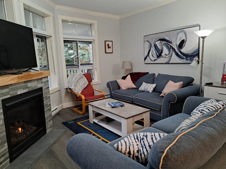 Cozy 3 Bedroom 3 Bathroom Townhouse In The Village - Whistler