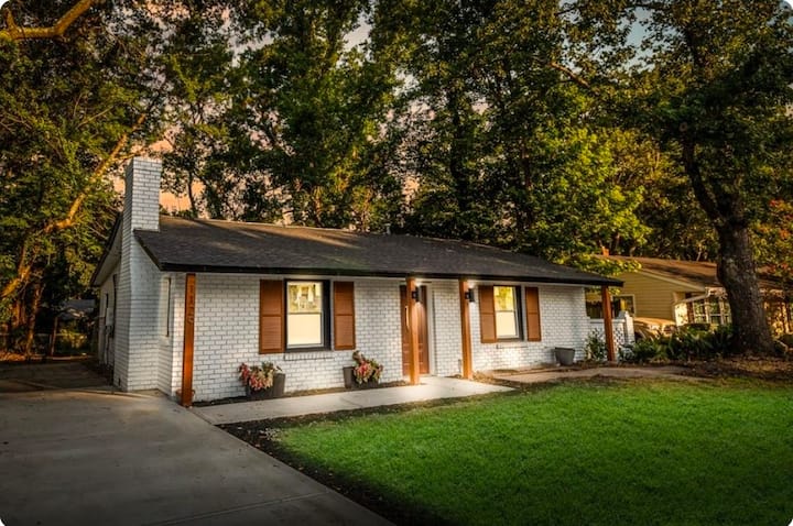 Hanahan Hide Away - Hanahan, SC