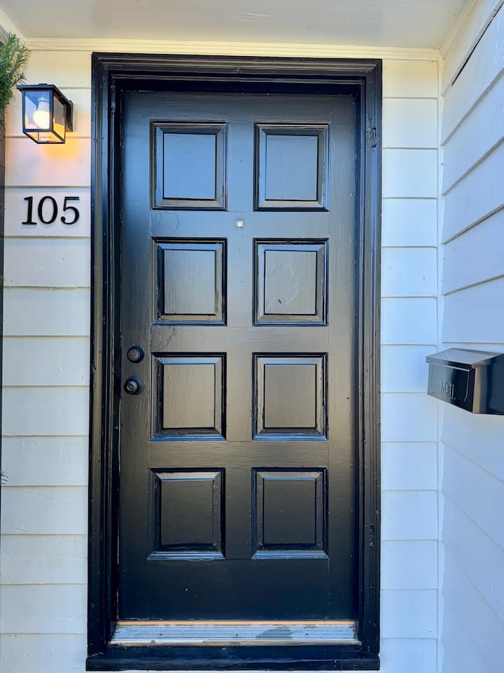 Wood Village Bungalow - Washougal, WA