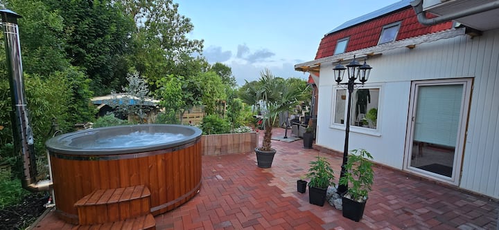 „Ferienwohnung Am Wasser Mit Whirlpool & Boot - Emden