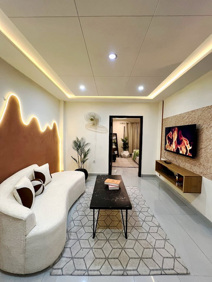 Aurora 2bhk-modern|near Brands/eats|wifi|card Entr - Pakistan