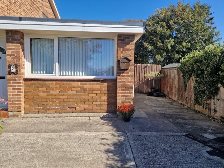 Retro Retreat - Barry