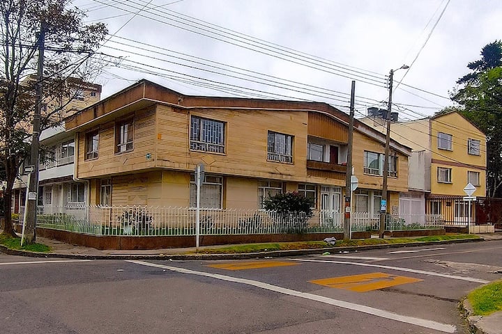 Apto Amplio, Grupos Grandes, Parking, Embajada. - Bogotá