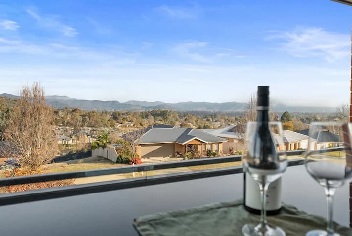 Relaxed Stay With Mountain Views - Myrtleford