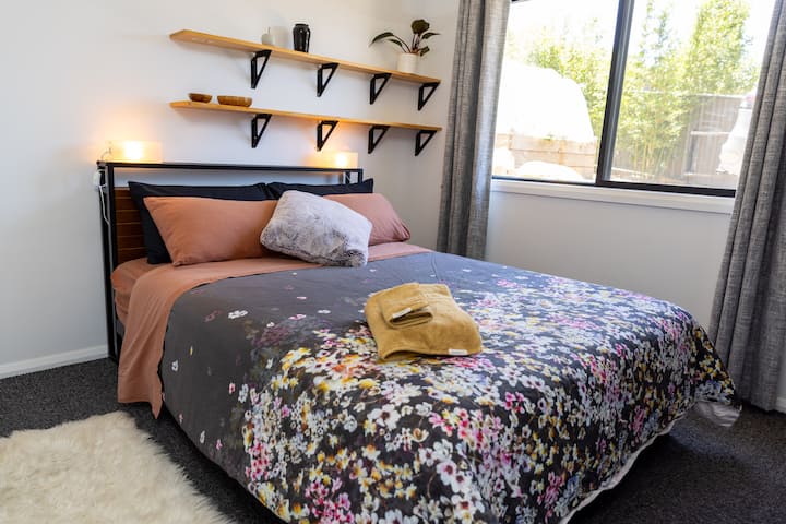 Relaxed Stay With Mountain Views - Myrtleford