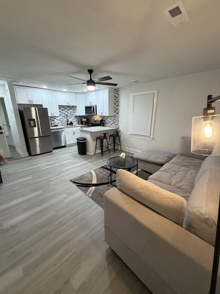 Cozy Getaway Near Downtown & Naval Base - Norfolk, VA