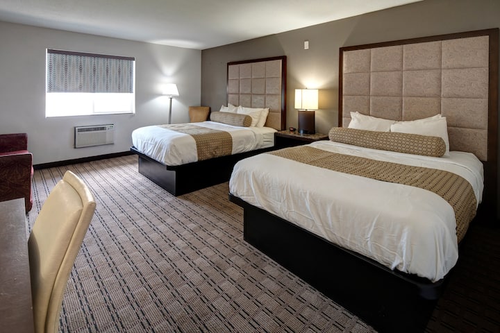 Cozy Double Queen Room With Pool Access & Laundry - Rapid City, SD