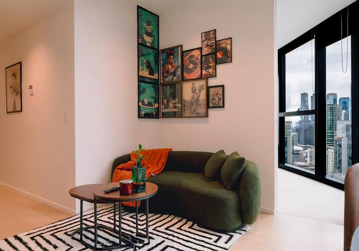 Stylish Arts Apt | Pool, Gym & Sauna | Southbank - Williamstown
