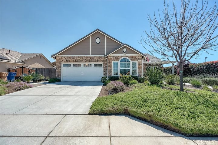 Modern4br W/sunroom/in-law Suite Near Kaiser Park - Bakersfield, CA