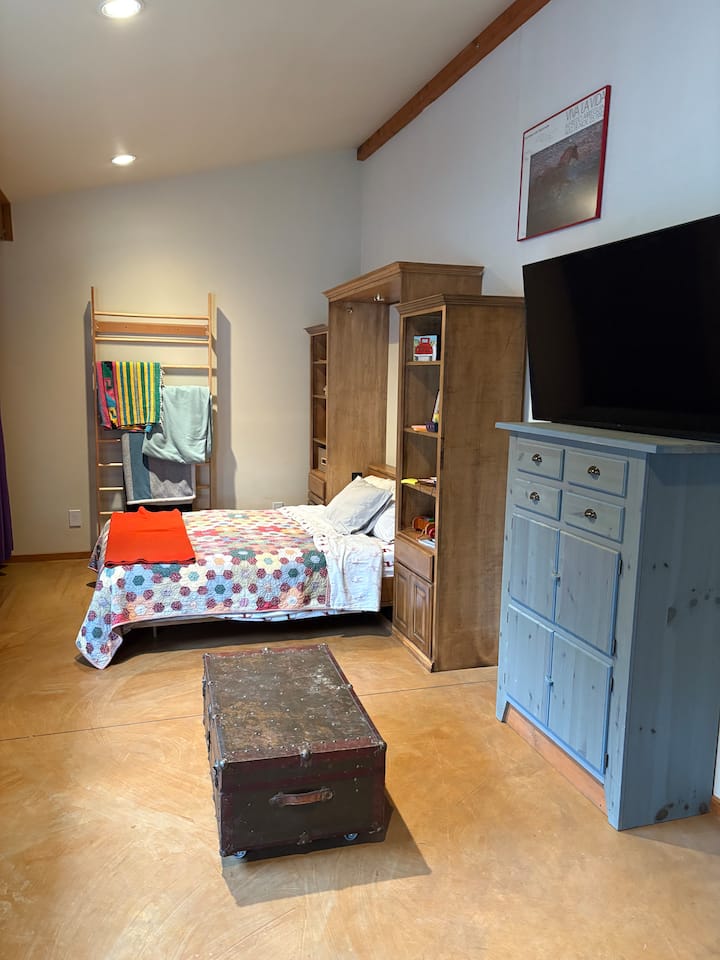 Madrona Studio - Sequim, WA