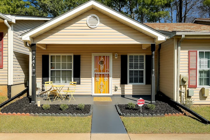 Modern & Stylish 3br Townhome Near Atl Airport - Riverdale, GA