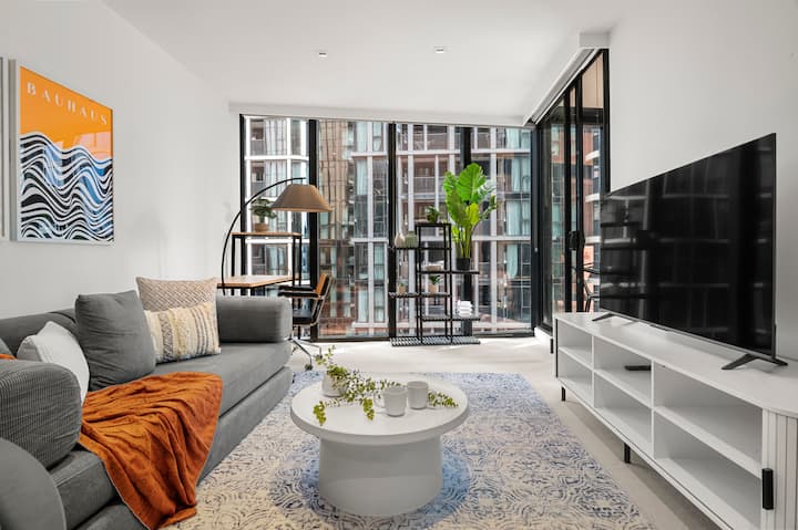 Live Luxe |Marvel Stadium 2br, Parking, Pool & Gym - 멜버른