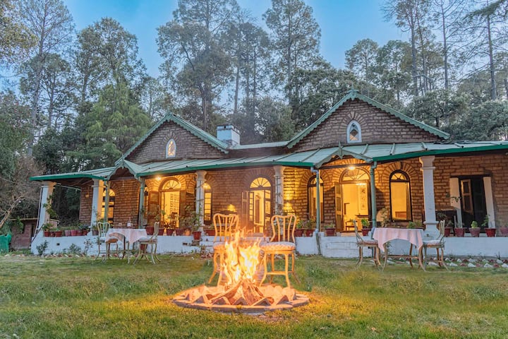 3br Colonial Retreat W/comp Breakfast & Lawn - Ranikhet
