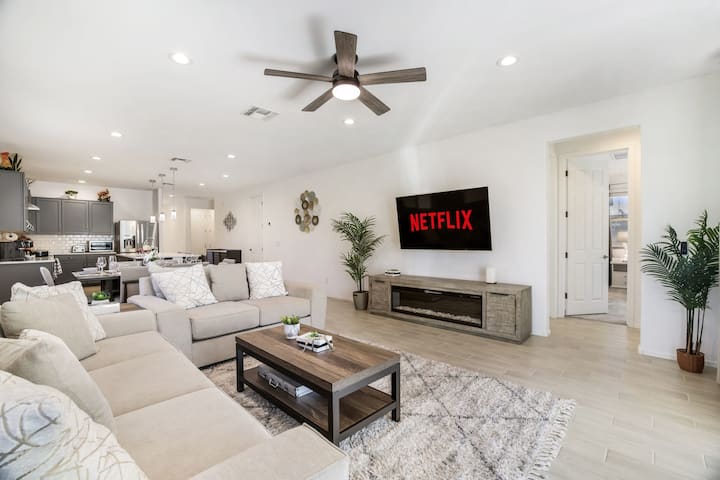 Home Movie Theater+full Kitchen - Casa Grande, AZ