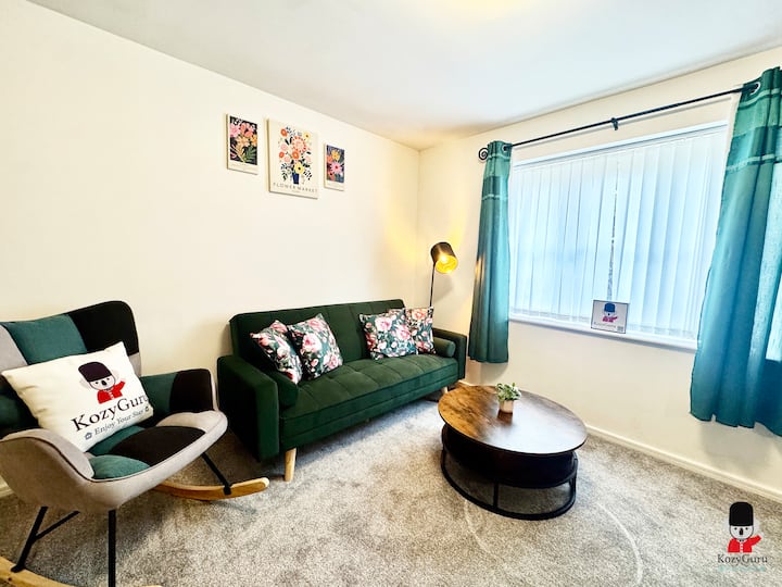 Kozyguru | Warrington | 2-bed Flat Wifi & Parking - Gulliver's World Theme Park
