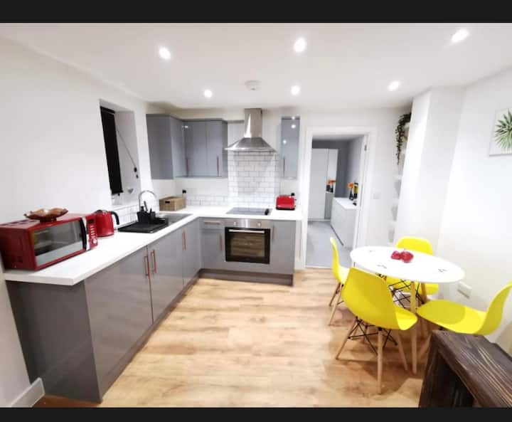 4 Sleeps Close To Bars And Restaurants. - Bournemouth