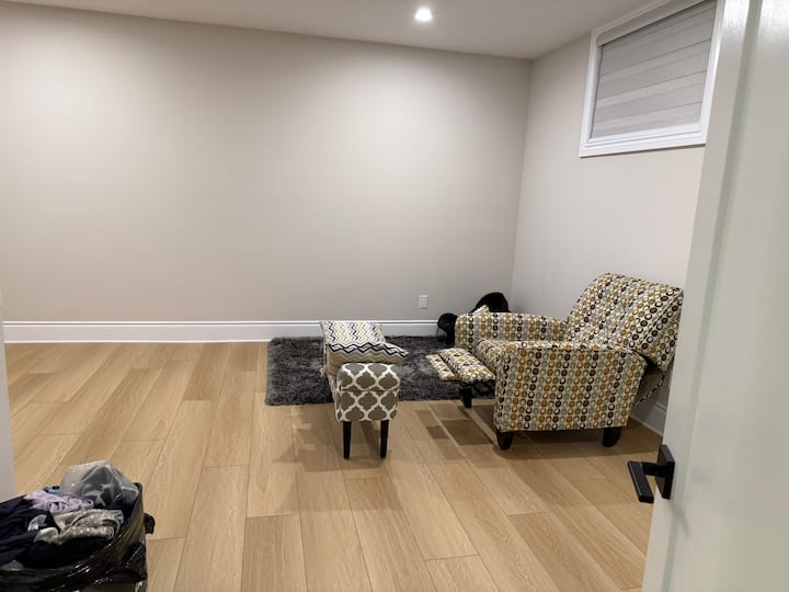 This Is A Bachelor Suite On The First Floor - Dorchester