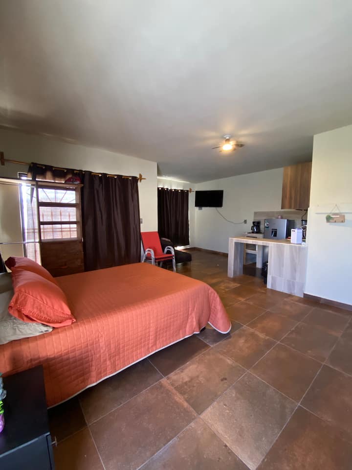 Estudio Con Cocina Amueblado. Chalet Adosado - Monterrey