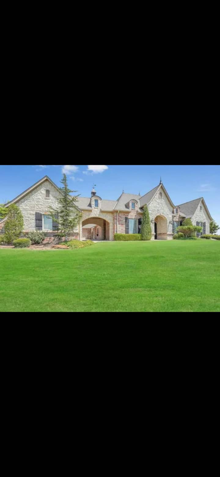 Charming City Hideaway - Lawton, OK