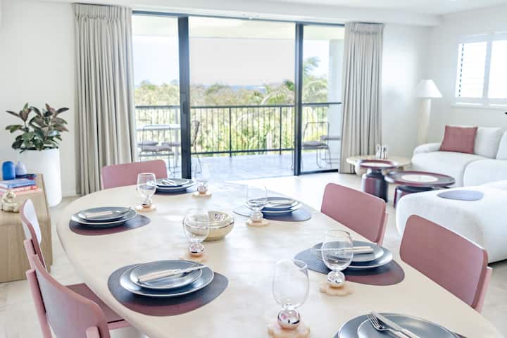 Stunning Ocean Views L Pool, Gym & Beach Access - Sunshine Coast