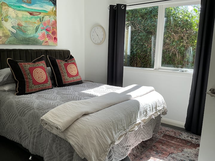 Charming Room
Walk To Beach 8 M Drive Hot Springs - Rye