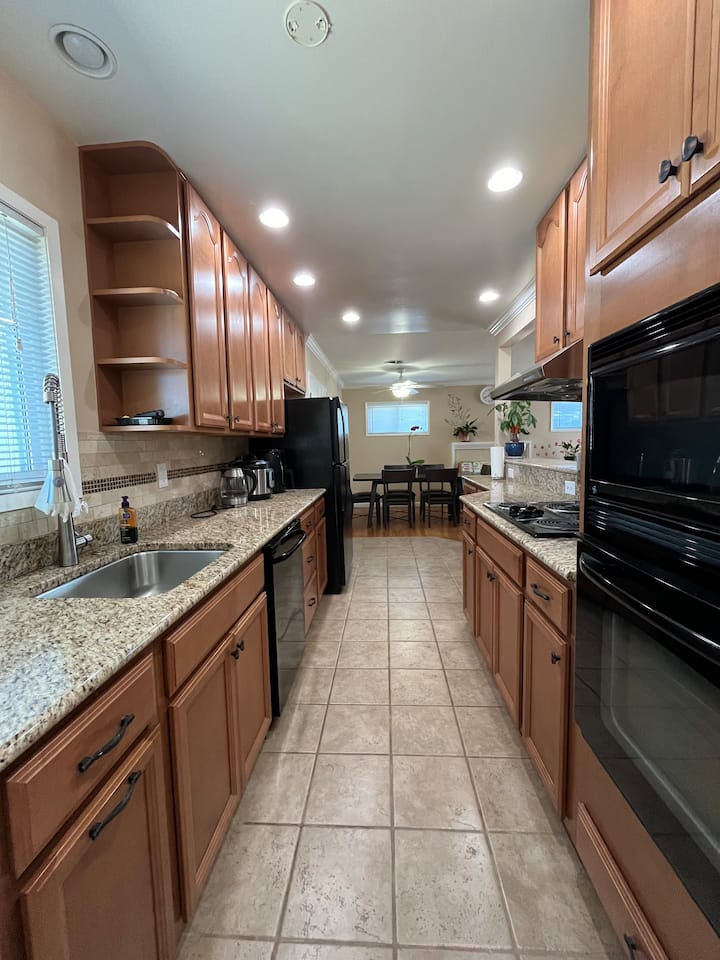 Family-friendly 2br Home W/big Private Yard - Alameda