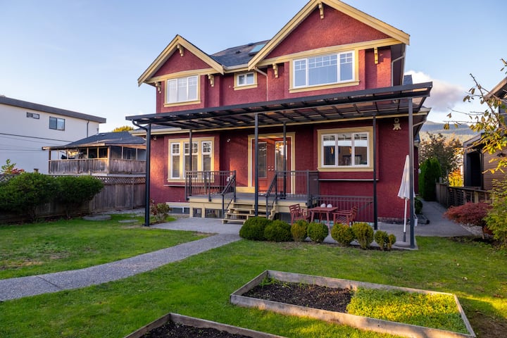 Sunny Luxury Home Mountain View & Central Lonsdale - North Vancouver