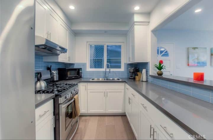 Surfers Dream: 1 Bedroom, 1 Bath, 1 Block To Beach - Los Angeles Airport (LAX)