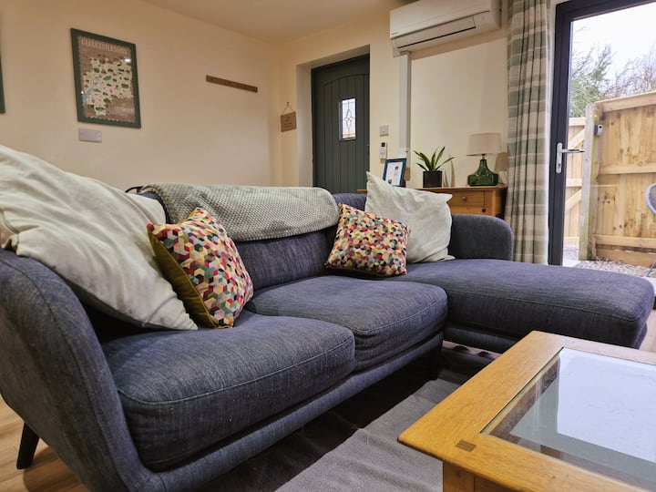 Dog Friendly Cotswold Get Away, Village Location. - Oxfordshire