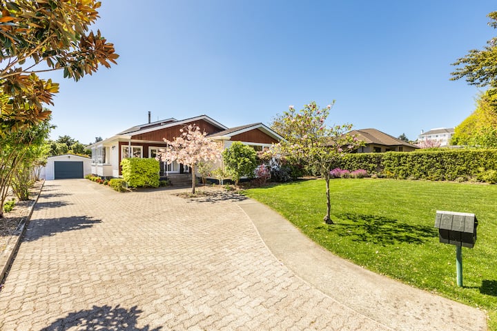 Spacious 280m² Home In Havelock North - Hastings