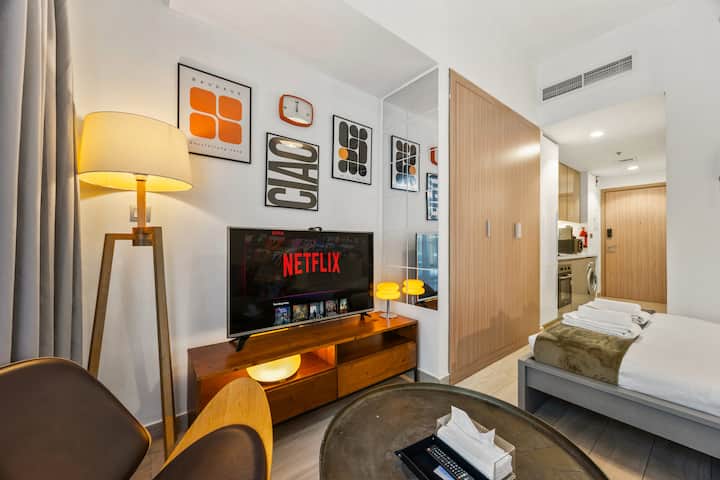 Elite Escape - Stylish Getaway In Azizi Riviera 43 - Dubai Airport (DXB)