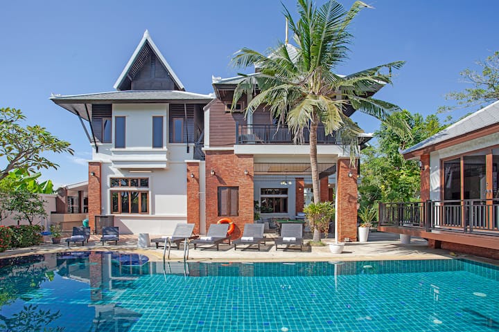 Beverly Thaihouse Poolvilla Pattaya/sleep 10 - Pattaya