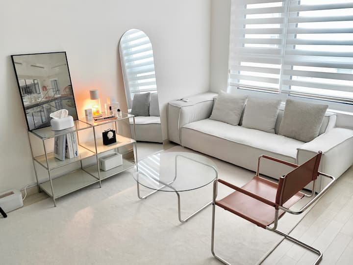 [서울중심가] 아늑하고 넓은집ㅣ방3ㅣ킹사이즈침대ㅣ경복궁ㅣapmㅣddpㅣ광장시장ㅣ명동ㅣ관광지 - Seul