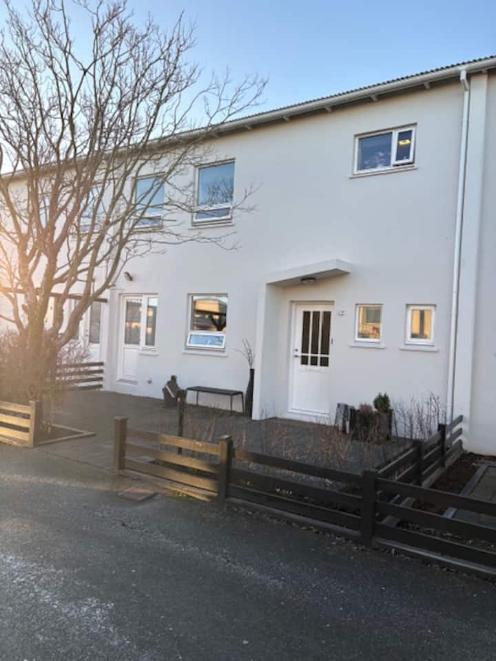 Beautiful Townhouse - Reykjavík Keflavík Airport (KEF)