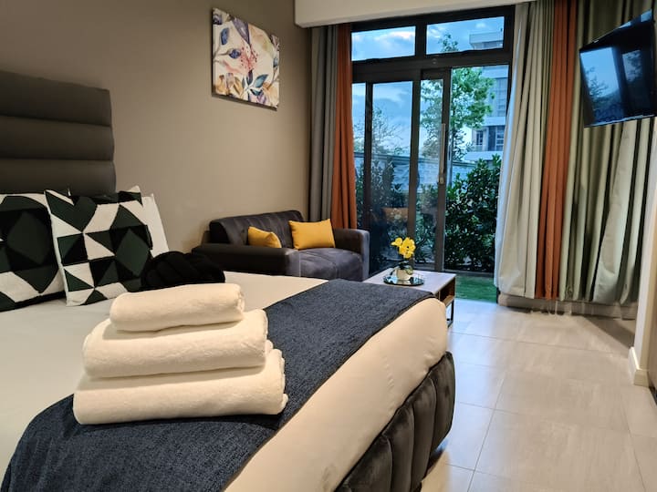 Comfort @Menlyn Maine Res 35 - Pretoria