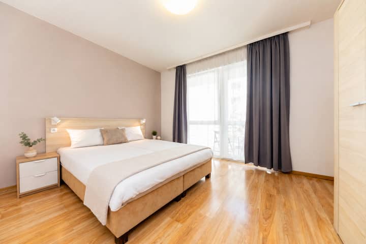 Modern 1 Bedroom Apartment With Balcony By Prime - Budapest