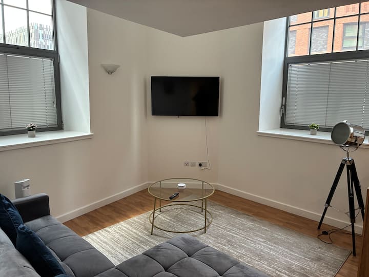 Large One Bed Flat With Parking - Nottingham