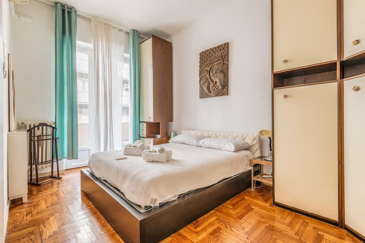 •Navigli-tortona•350m Metro Blu400m Metro Verde - Milán