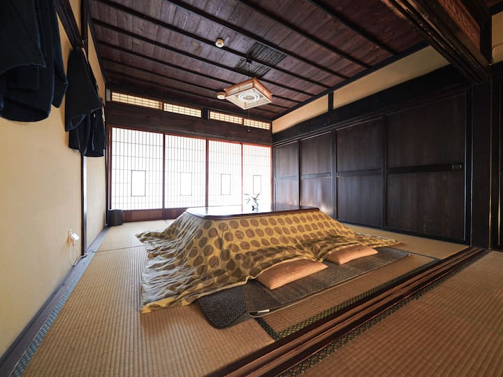 長野駅から車で20分、築150年の古民家（一棟貸し16名可能） - Nagano