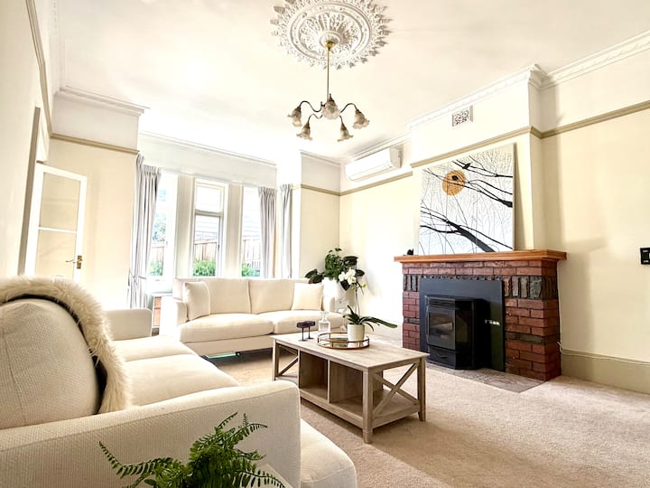 Period Charm With Scenic View And Modern Luxury - Hobart