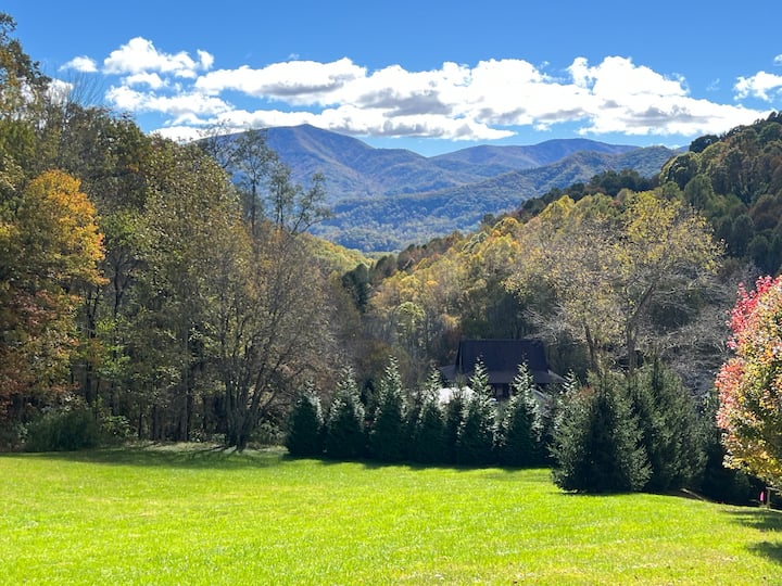 Big Mtn. Views, Hot Tub, Fire Pit, Close To Town - Maggie Valley, NC