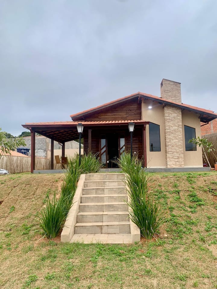 Chalé De Madeira, Aconchegante, Cercado De Verde - Ibiúna