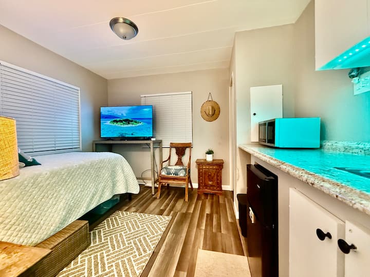 Cozy Room W/ Private Entry & Bathroom• Near Beach - Juno Beach, FL