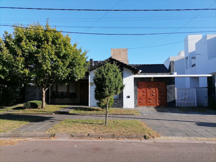 Casa Roble Excellent. Mar De Ajo. Bs. As. Arg. - Mar de Ajó