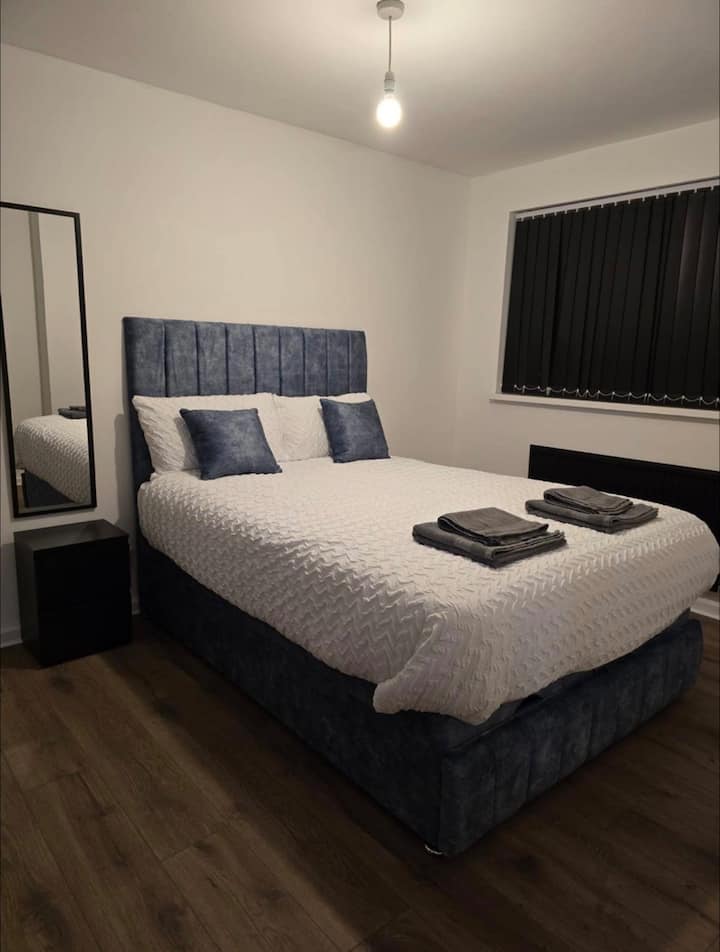 5 Bedroom House - Bradford - Bradford