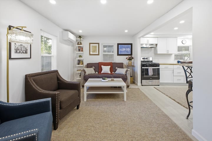 Cozy Book Nook With Fenced Yard, Pet Friendly - Indiana (State)