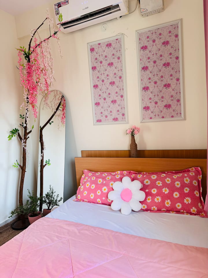 Blossom Retreat | Pink Cozy Ac Couple Friendly - Bengaluru