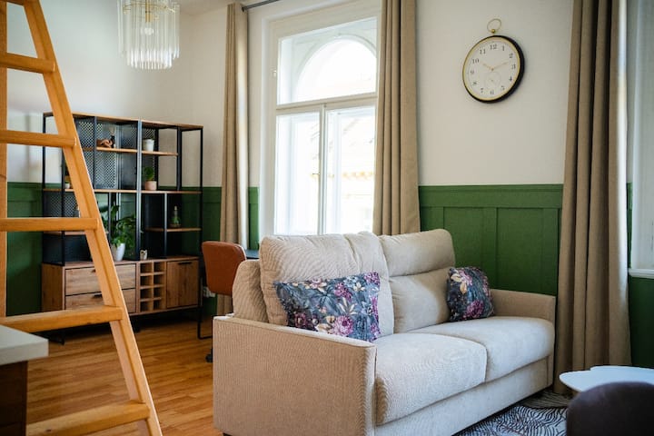 Spacious Apt In Vivid Area 2 Metro Stops To Centre - Praga