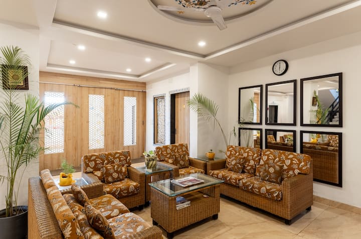 Young Monk Hostel - Standard Room - Udaipur